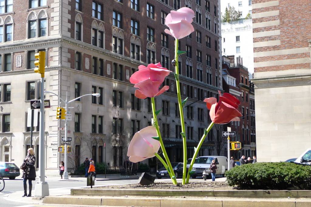 Art Basel Installation of Will Ryman’s 65th Street" Rose Sculpture to ...