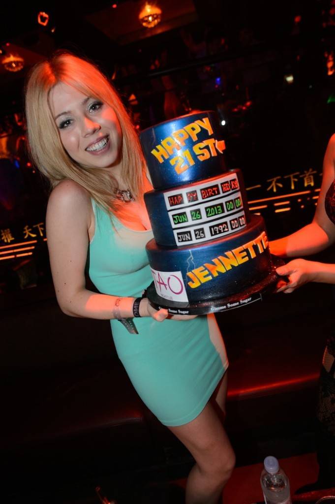 Celebrity Spotting: Jennette McCurdy Celebrates Her 21st Birthday at Tao