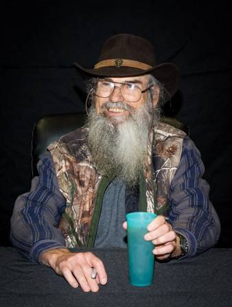 Photos: Duck Dynasty’s Si Robertson Signs His Book at Sam’s Club ...