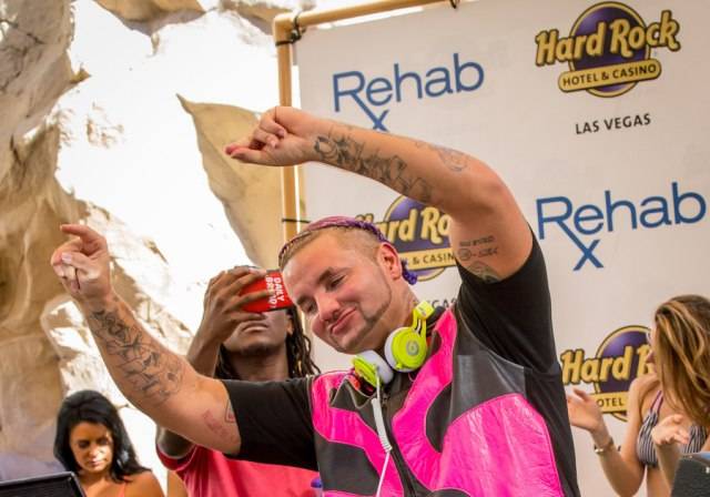 Photos: Riff Raff Entertains at Rehab