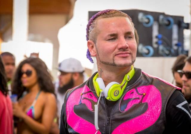 Photos: Riff Raff Entertains at Rehab