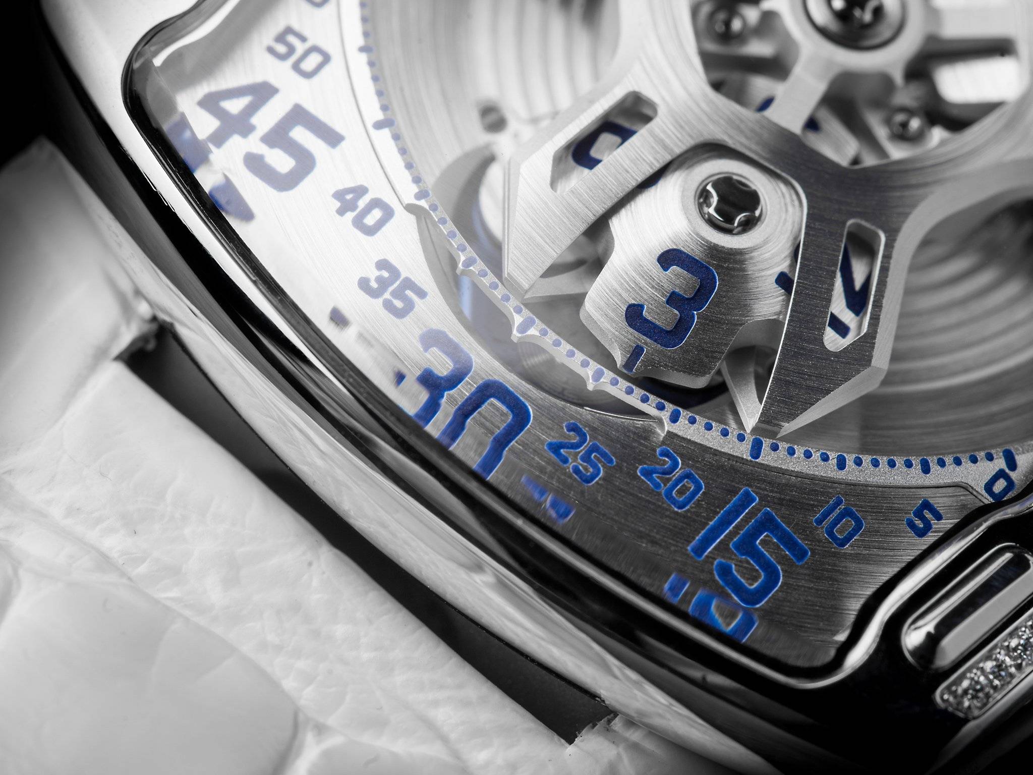 Hands On The Urwerk UR-106 Lotus