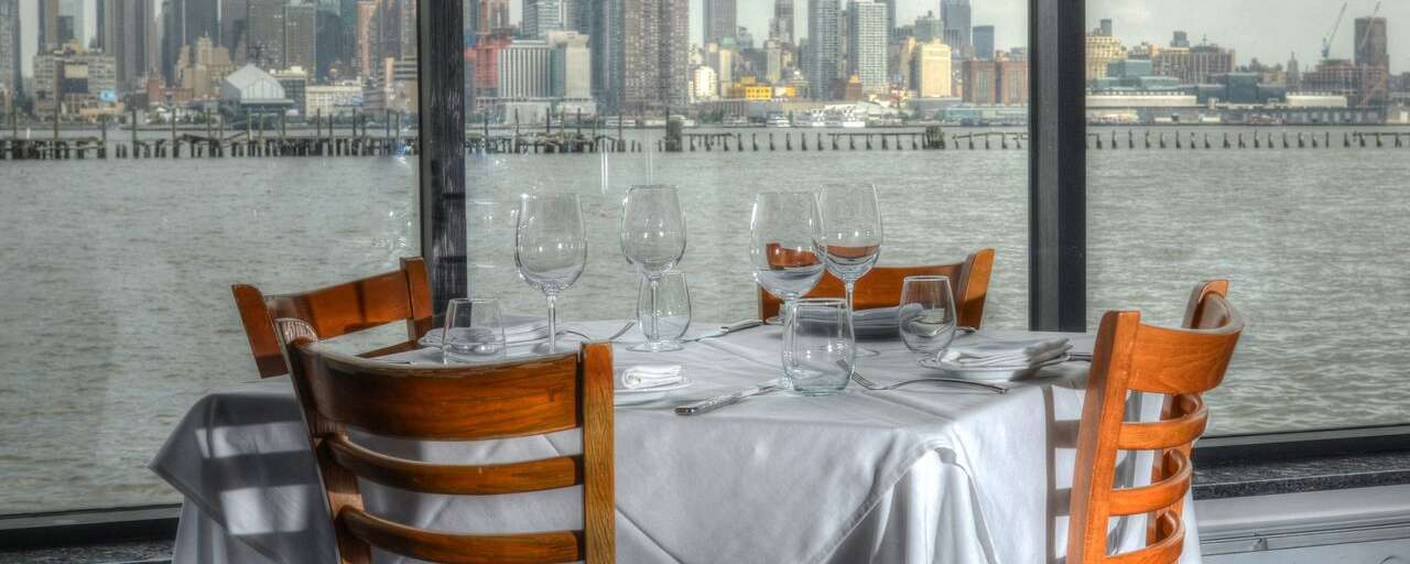 5 Best Waterfront Restaurants to Dine With a Breathtaking View in NYC