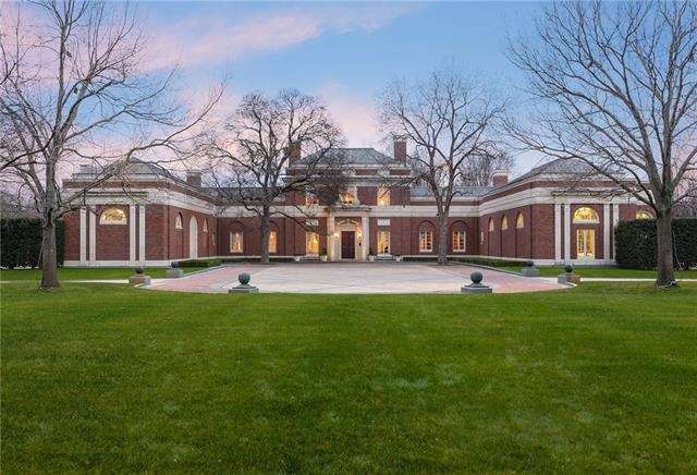 Exquisite Property by Legendary Architect Robert Stern