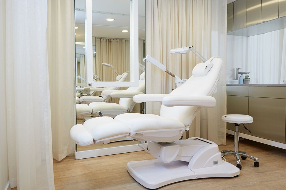 Chic Facials Galore at Upper East Side's Silver Mirror