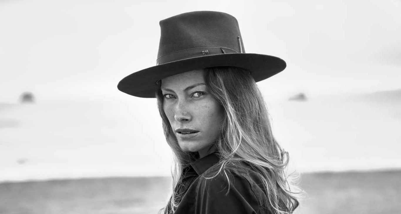 Vikings Star Alyssa Sutherland Talks New Film Evil Dead Rise